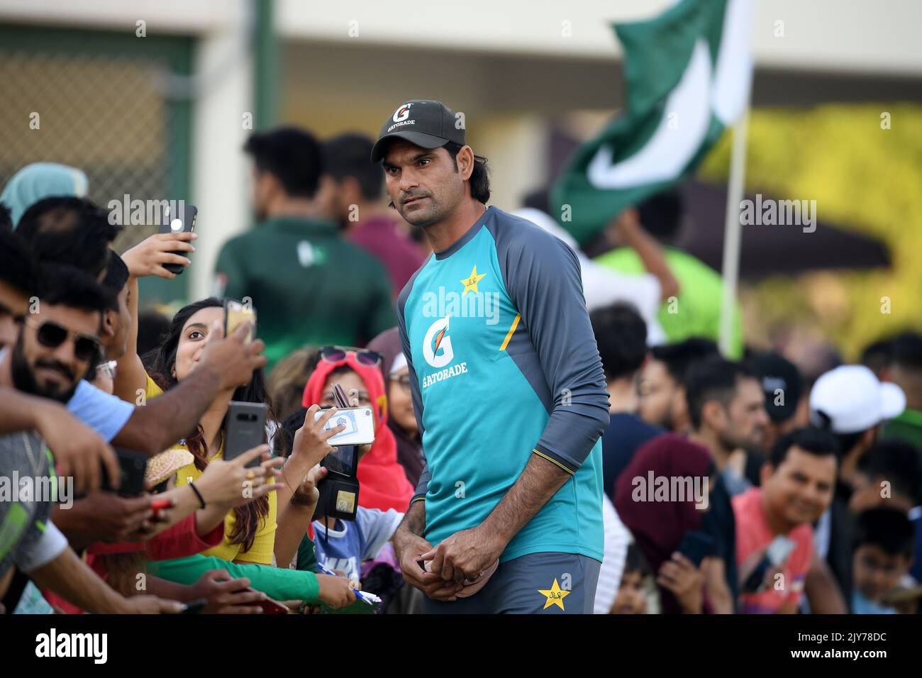 Muhammad Irfan of Pakistan poses for photographs with supporters ...