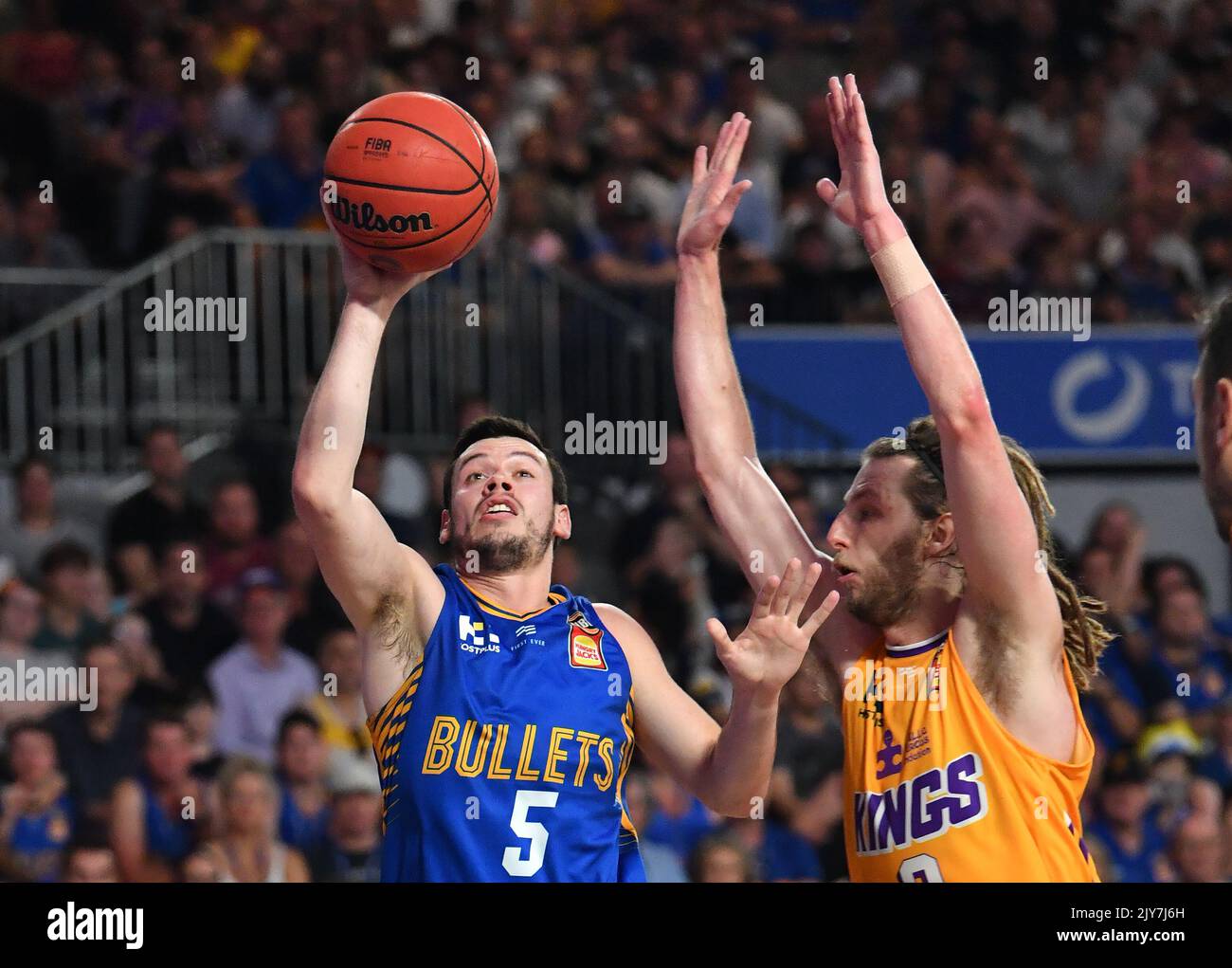 Jason Cadee (left) of the Bullets drives to the basket against Craig ...