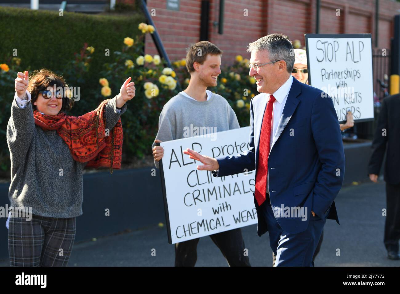 Shadow Attorney-General Mark Dreyfus arrives at the Victorian Labor ...
