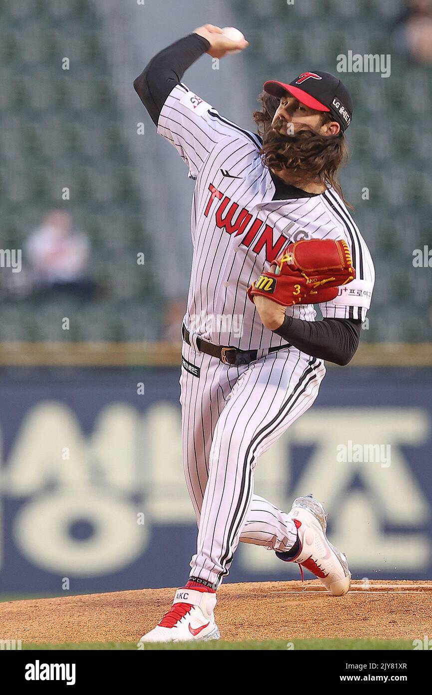 08th Sep, 2022. Baseball: LG Twins vs. SSG Landers LG Twins starter Casey Kelly throws a pitch ...