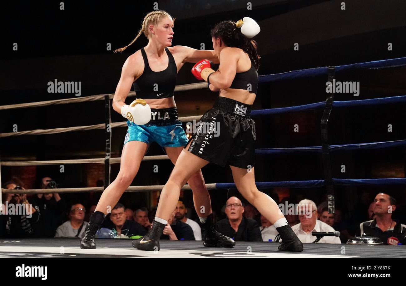 Tayla Harris and Janay Harding compete in the Australian Female Super ...