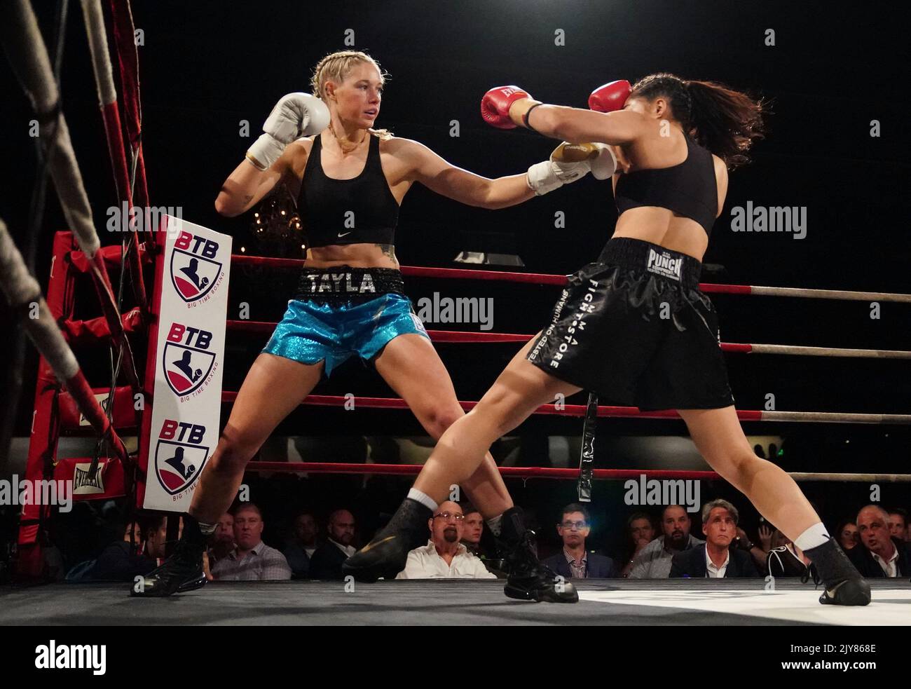 Tayla Harris and Janay Harding compete in the Australian Female Super ...