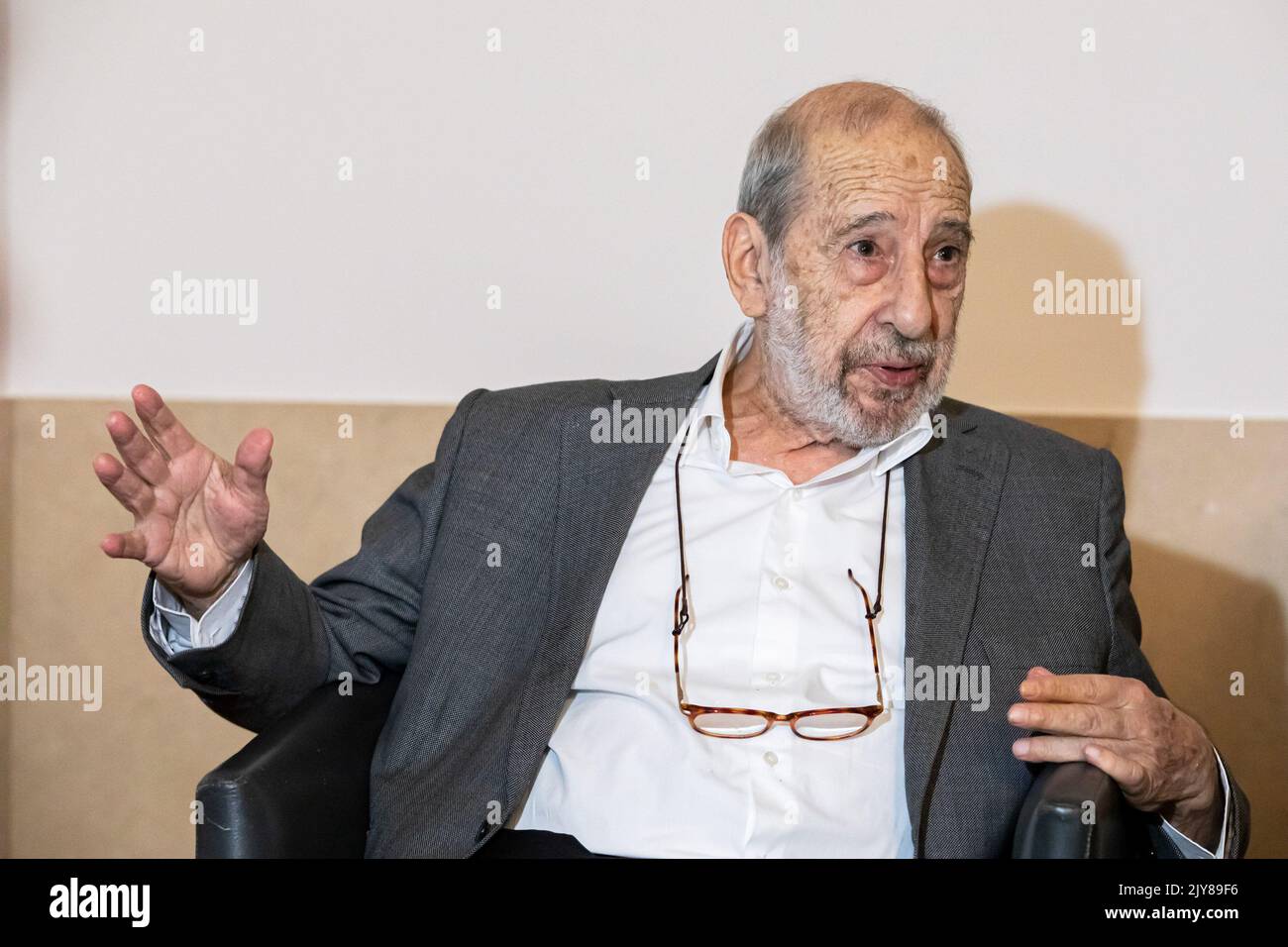 Portuguese architect Alvaro Siza Vieira, speaks to journalists about ...