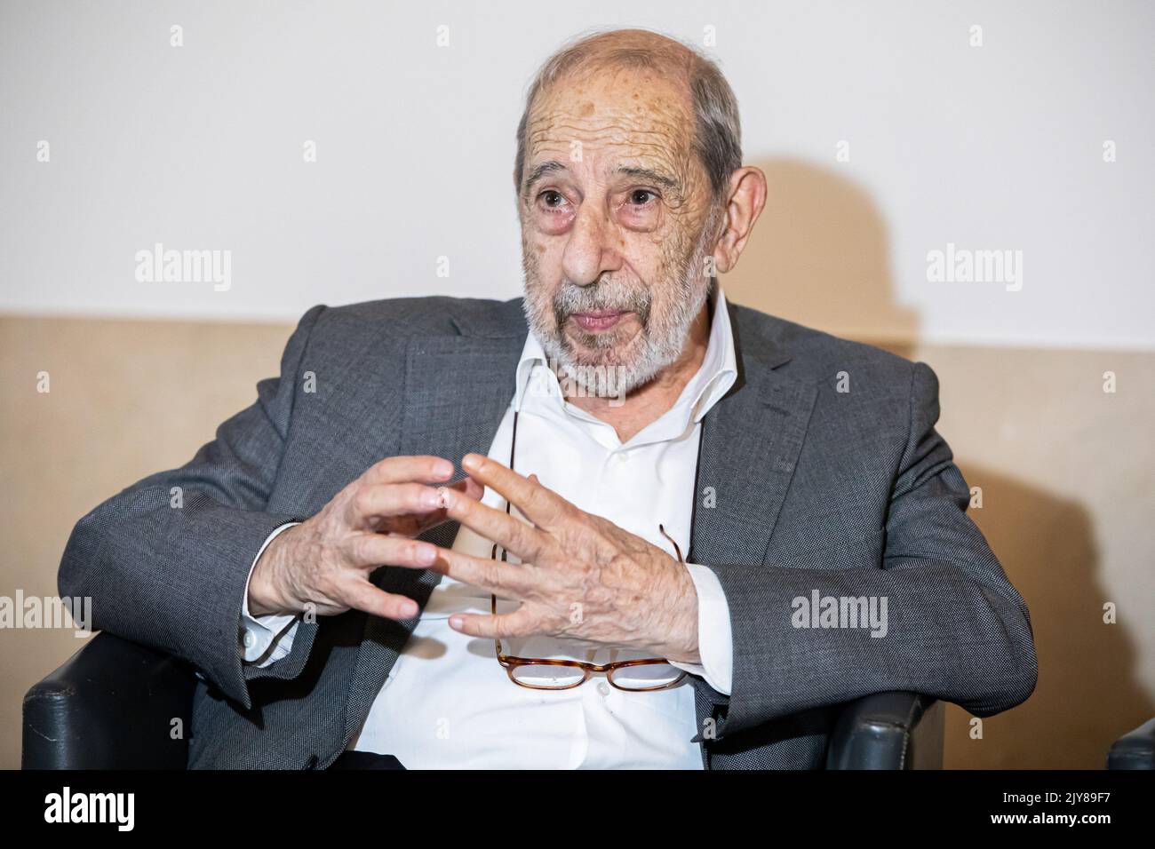 Portuguese architect Alvaro Siza Vieira, speaks to journalists about ...