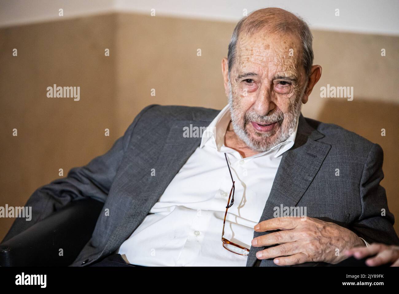 Portuguese architect Alvaro Siza Vieira, speaks to journalists about ...