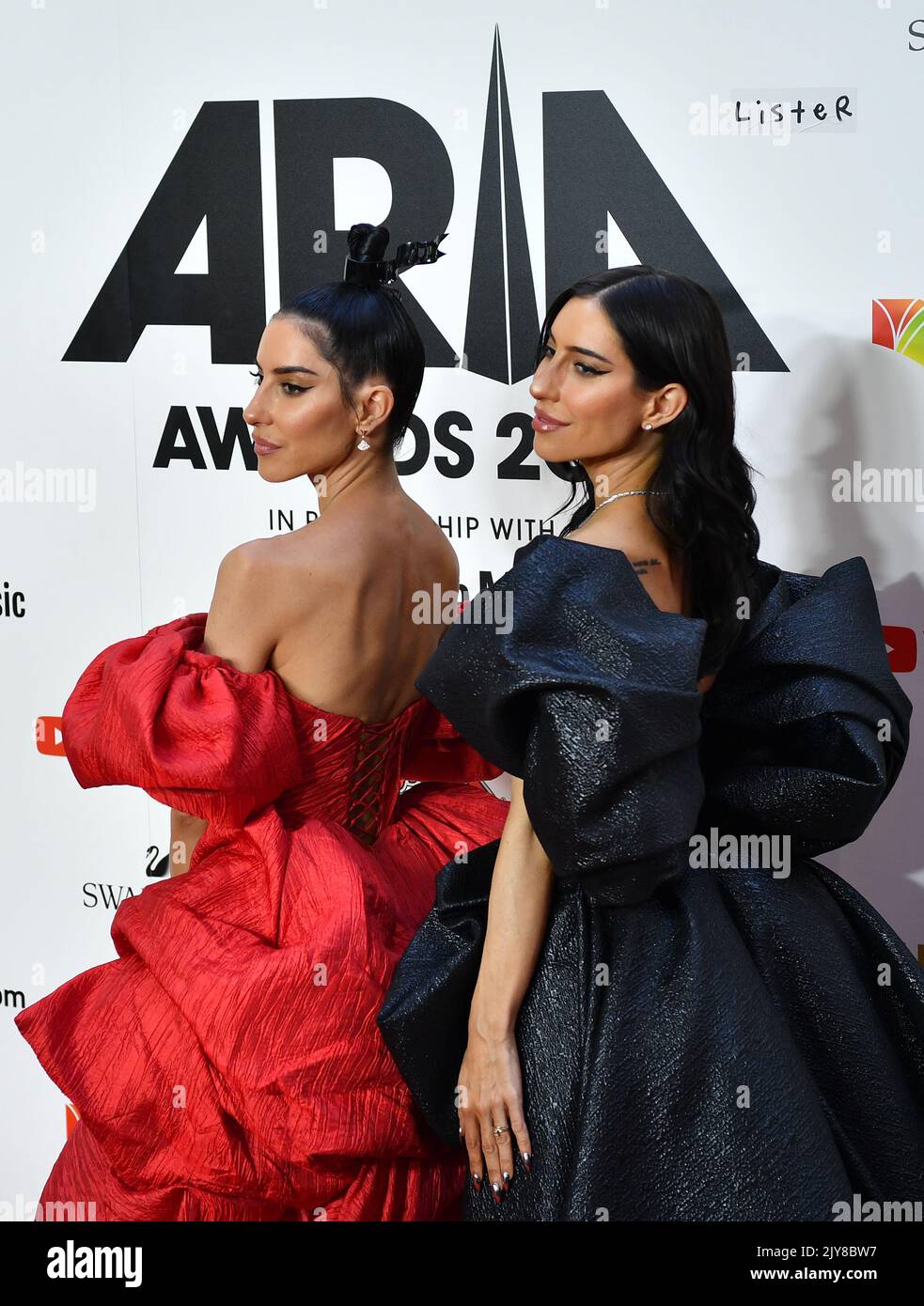 Lisa Origliasso and Jessica Origliasso arrive at the 33rd Annual ARIA ...