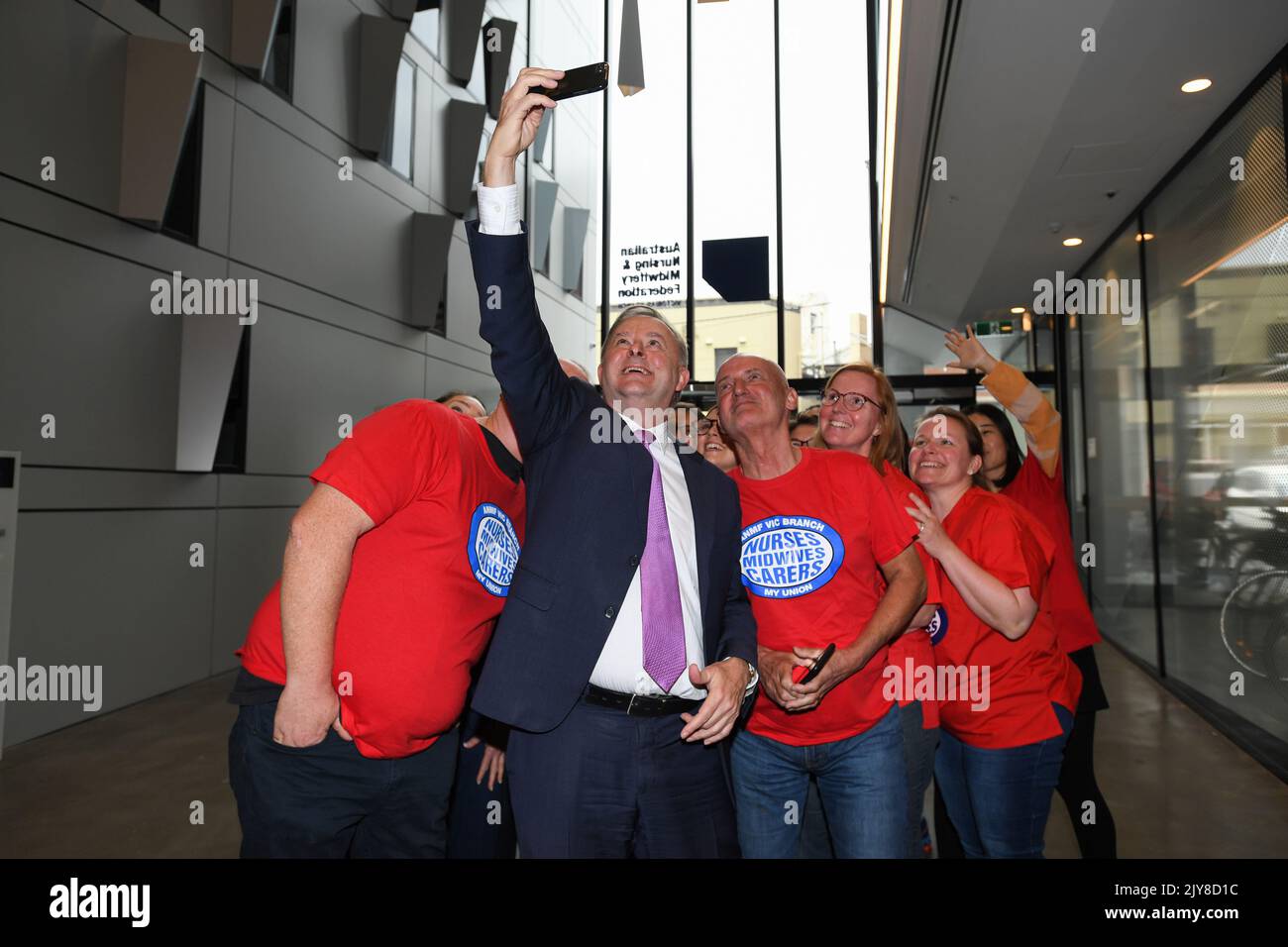 Federal Opposition Leader Anthony Albanese takes a selfie with nurses ...