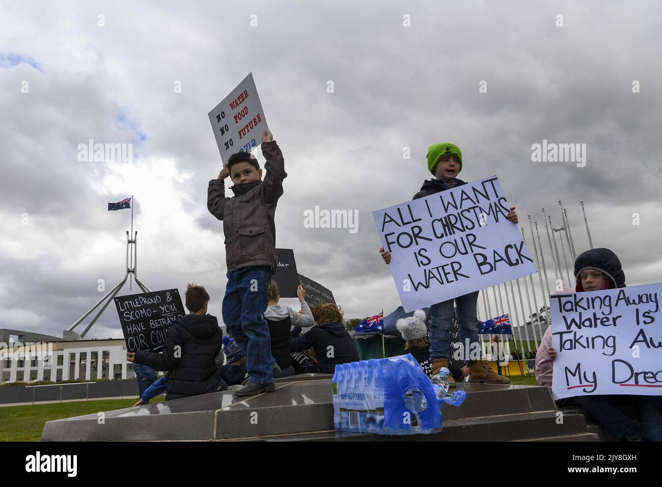 Children attending the 'Can the Murray-Darling Basin Plan' rally hold ...