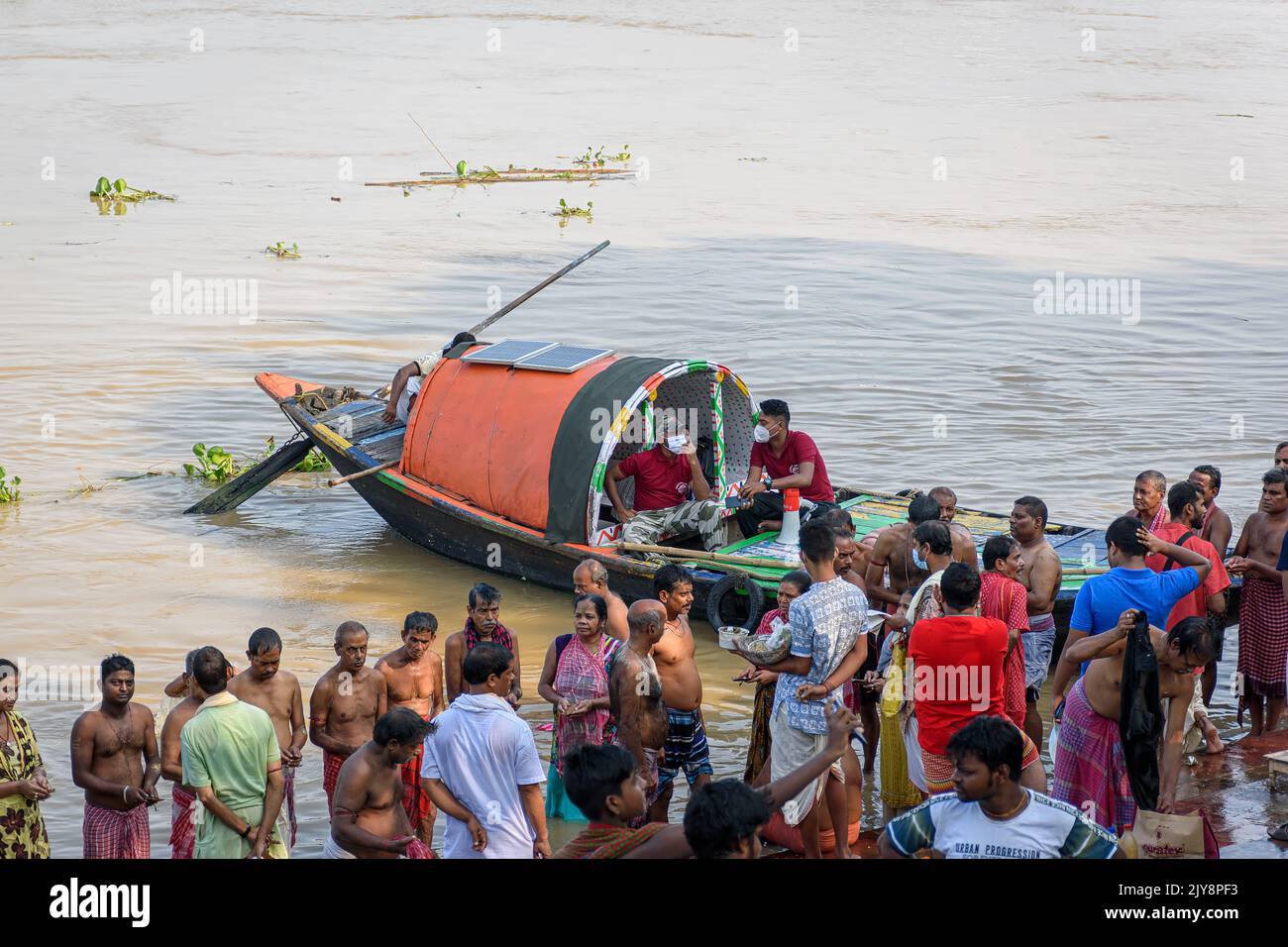 Indian Hindu people do Faithful offer "Tarpan" to the divine for the ...