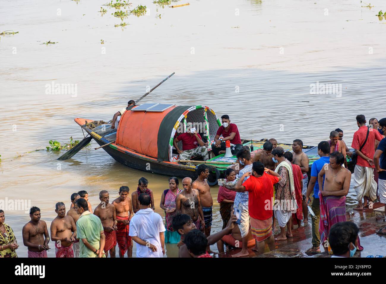 Indian Hindu people do Faithful offer "Tarpan" to the divine for the ...