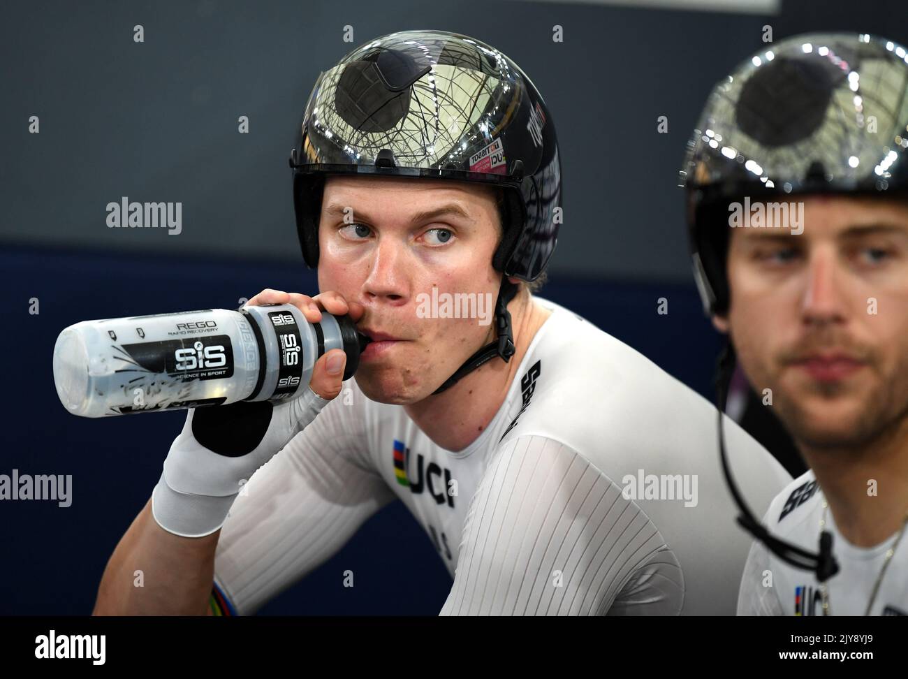 Australian men's team pursuit team members Kelland O'Brien (left) and ...