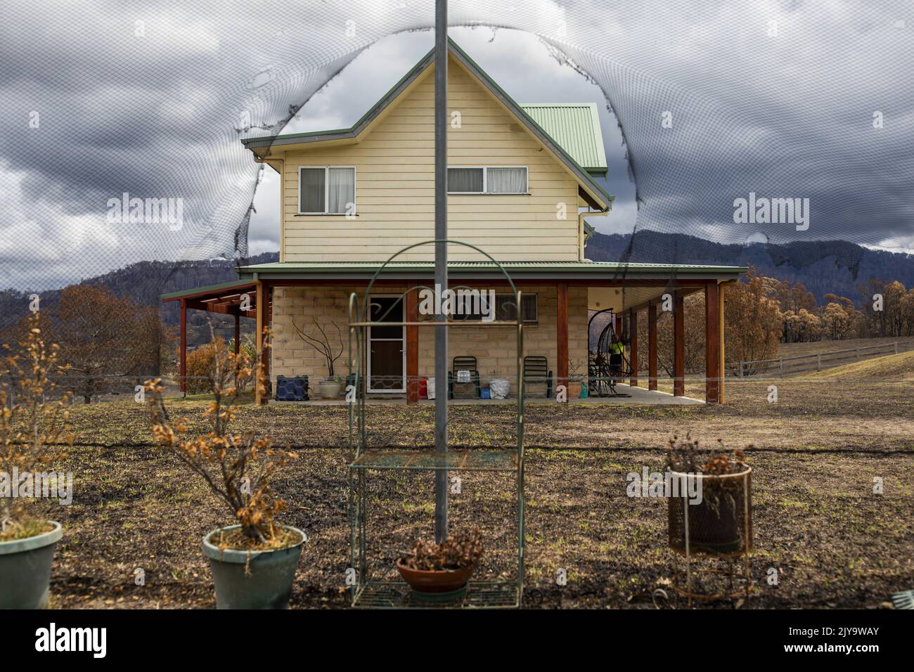 ***FILE**** Lawrence and Tracey Goodheart stayed to protect their home ...