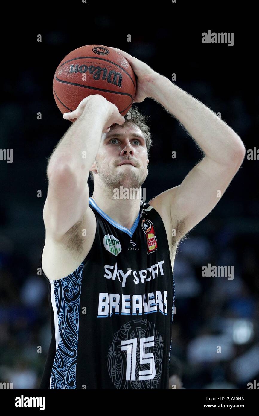 Robert Loe of the Breakers lines up a free throw during the Round 15 ...