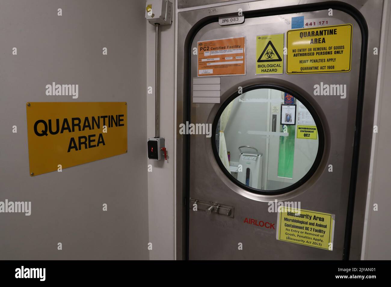 Generic image inside a lab at the CSIRO's high-containment facility in ...