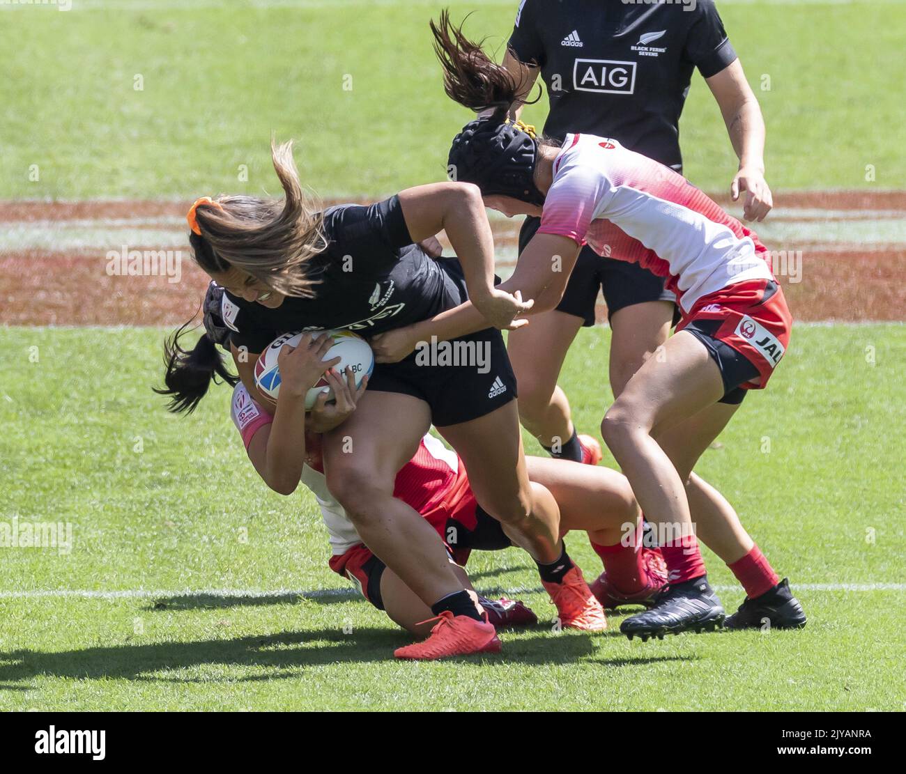 Theresa Fitzpatrick of New Zealand is tackled by Japan's defence during ...
