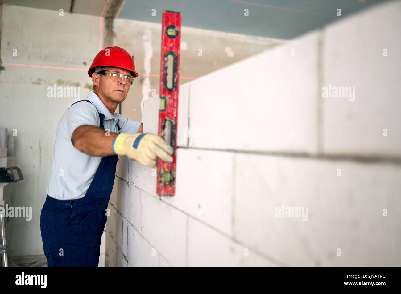 Construction wall level check hi-res stock photography and images - Alamy