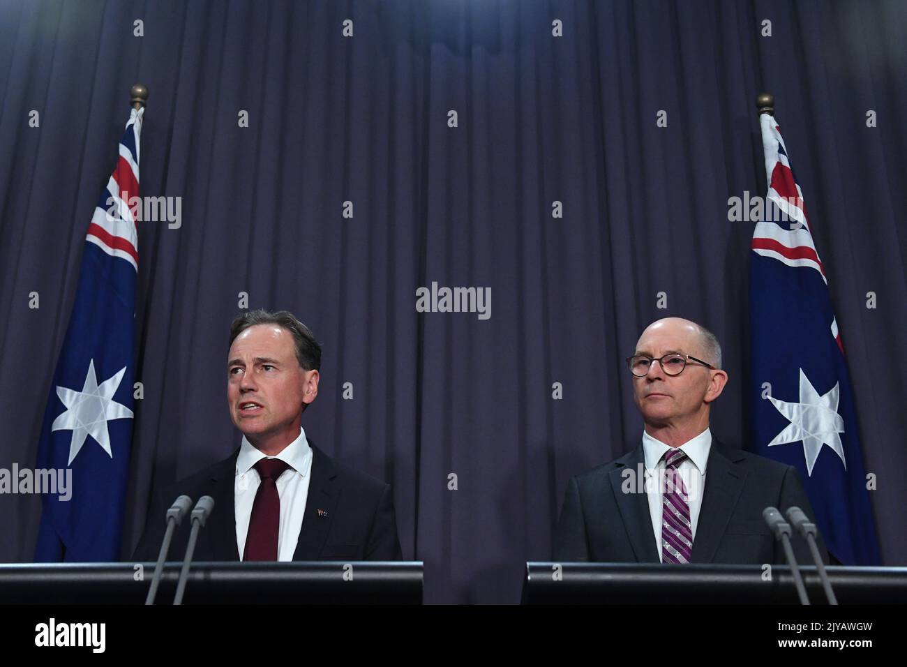 Minister for Health Greg Hunt and Deputy Chief Medical Officer ...
