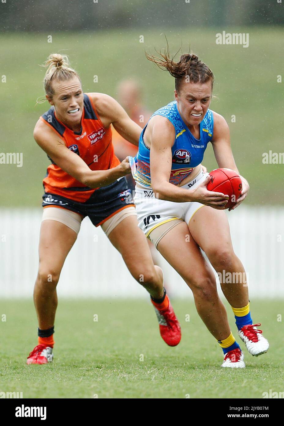 Jamie Stanton of the Suns competes with Elle Bennetts of the Giants ...