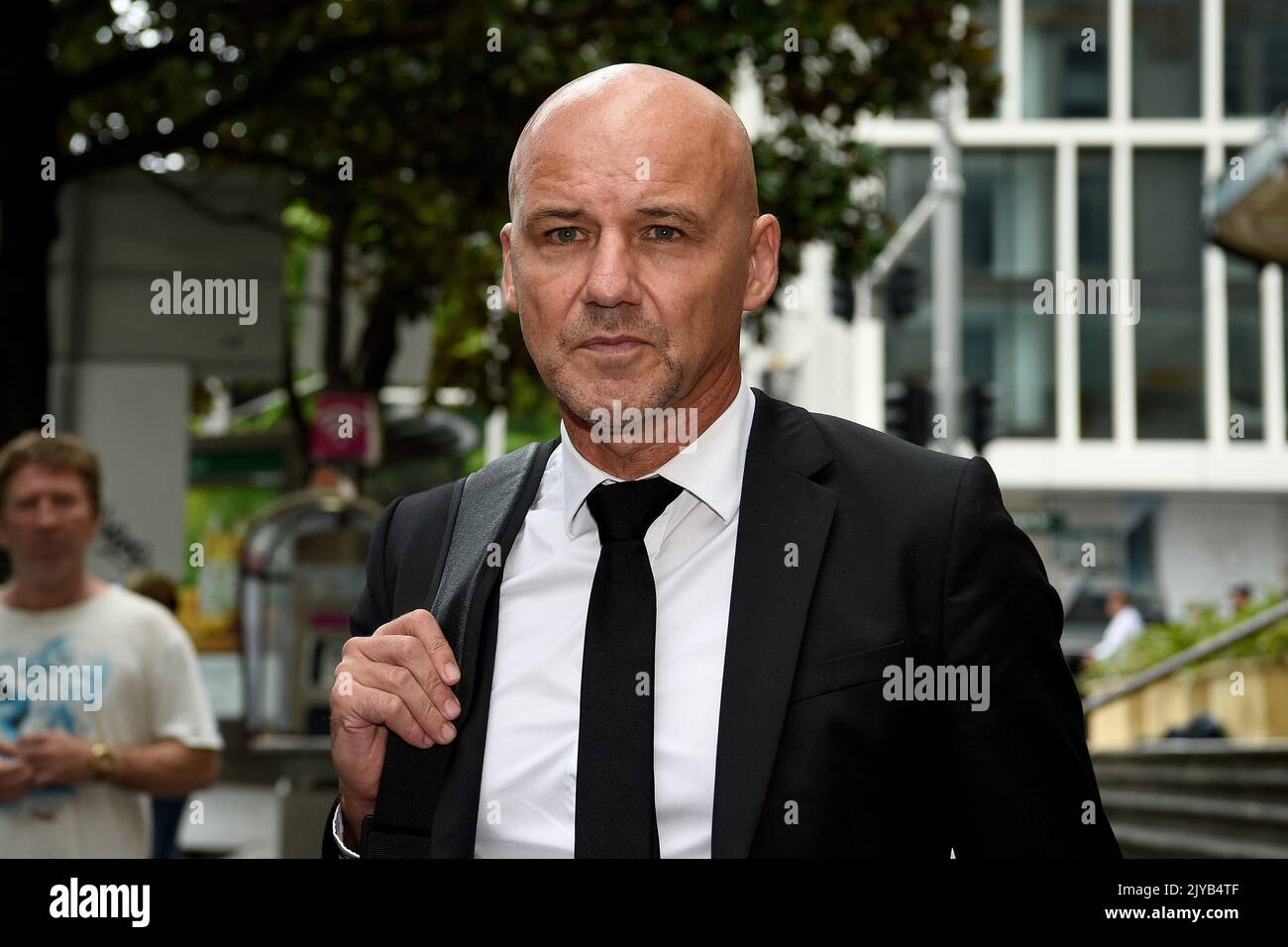 Former NSW Detective Gary Jubelin (centre) leaves Downing Centre Local ...