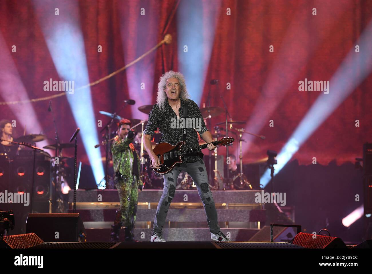 Brian May of Queen performs during the Fire Fight Australia bushfire ...