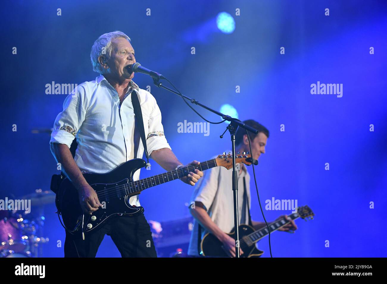 Icehouse performs during the Fire Fight Australia bushfire relief ...