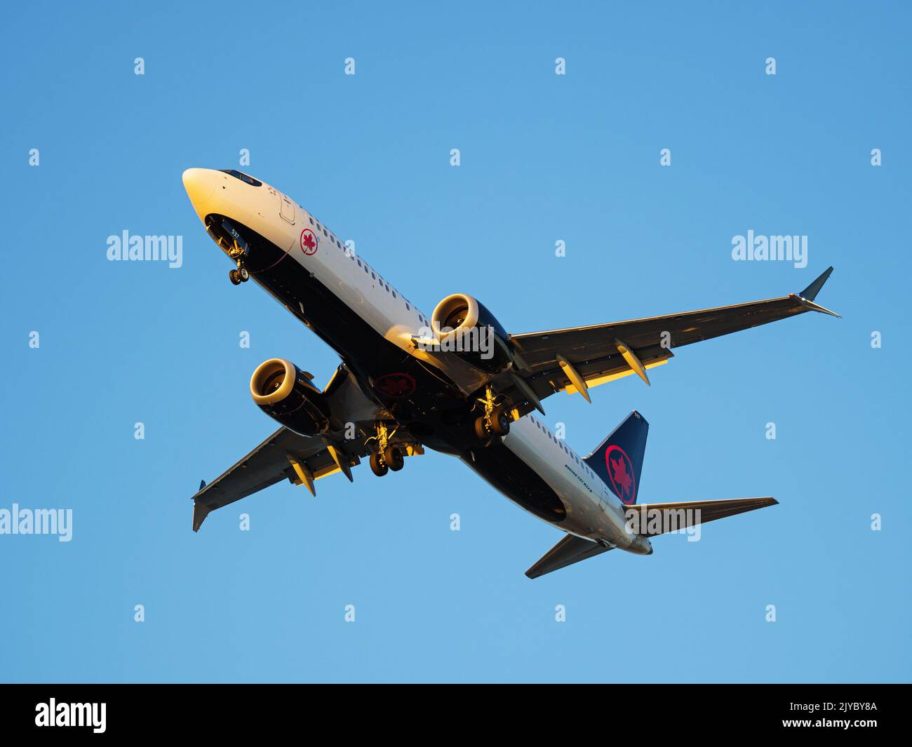 Air canada boeing 737 max 8 hi-res stock photography and images - Alamy