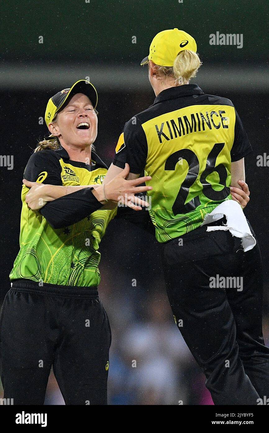 Meg Lanning (left) and Delissa Kimmince of Australia celebrate ...