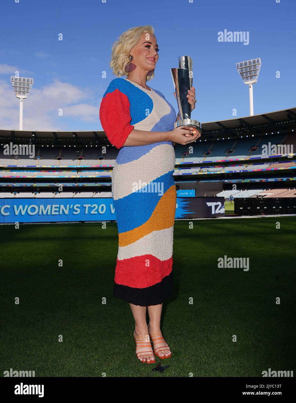 American singer Katy Perry poses with T20 World Cup ahead of the Women ...