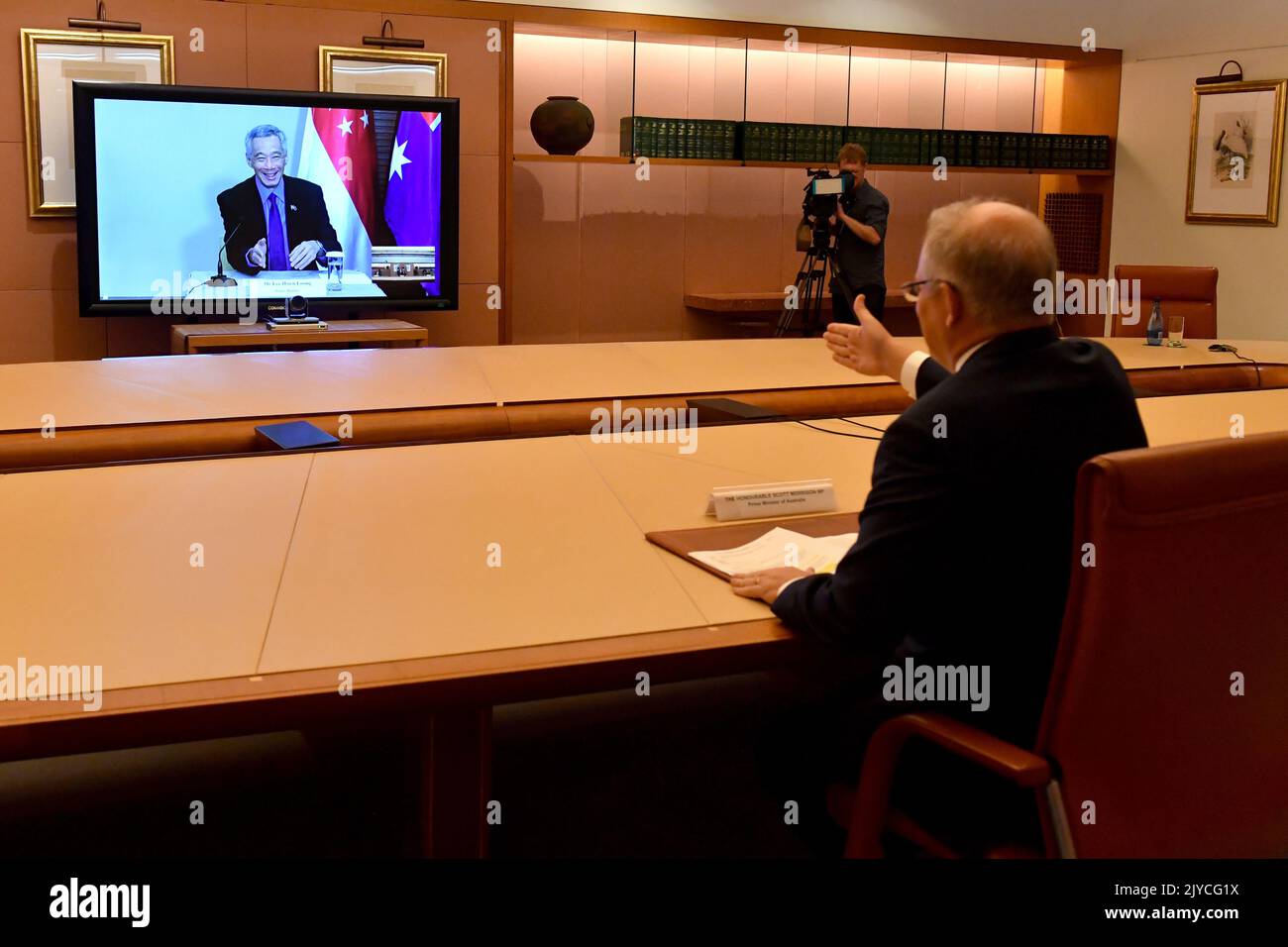 Australia's Prime Minister Scott Morrison and Singapore's Prime ...