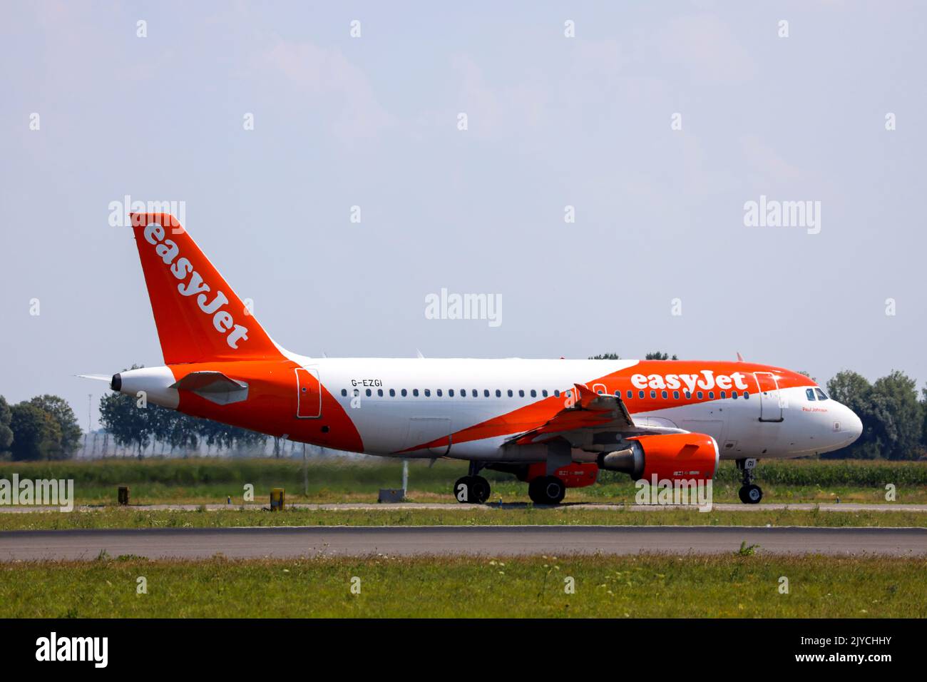 G-EZGI easyJet Airbus A319landing on Schiphol Amsterdam airport ...