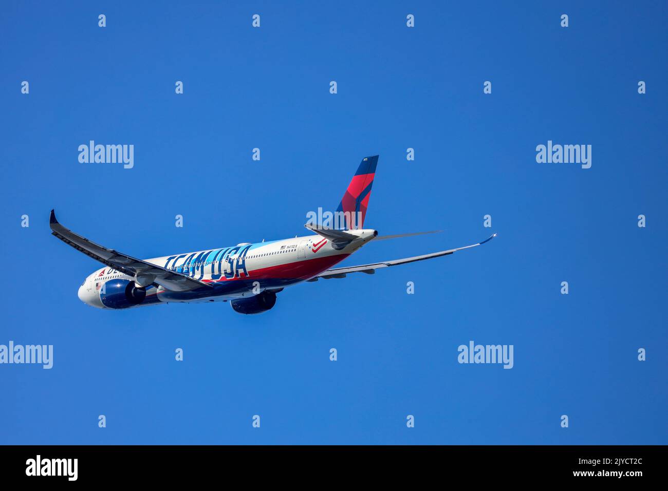 N411DX Delta Air Lines Airbus A330-941 departing from Amsterdam ...