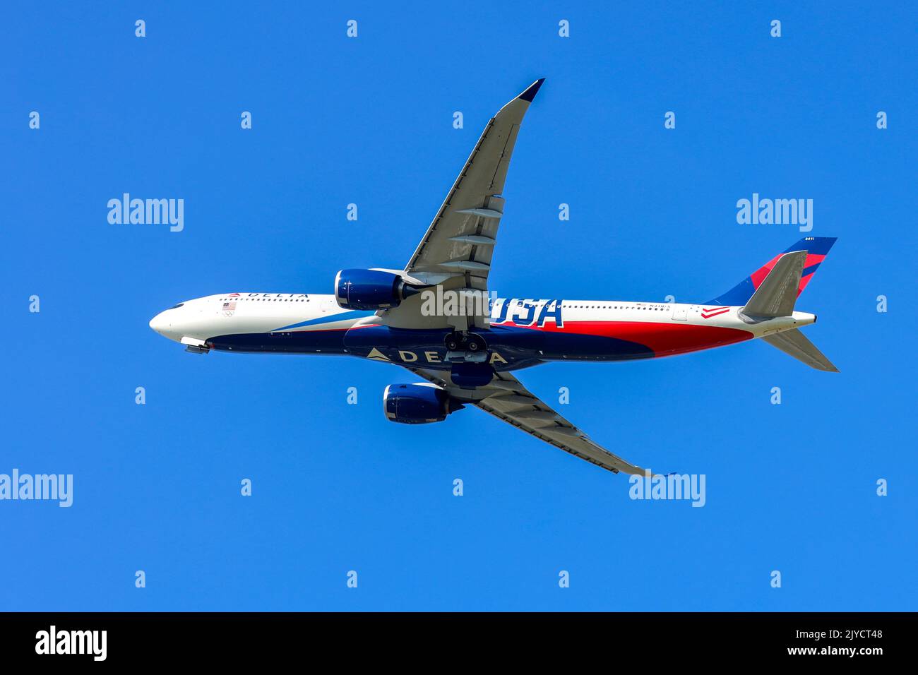 N411DX Delta Air Lines Airbus A330-941 departing from Amsterdam ...