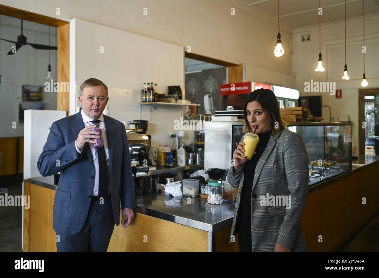 Australian Opposition Leader Anthony Albanese and Labor candidate for ...