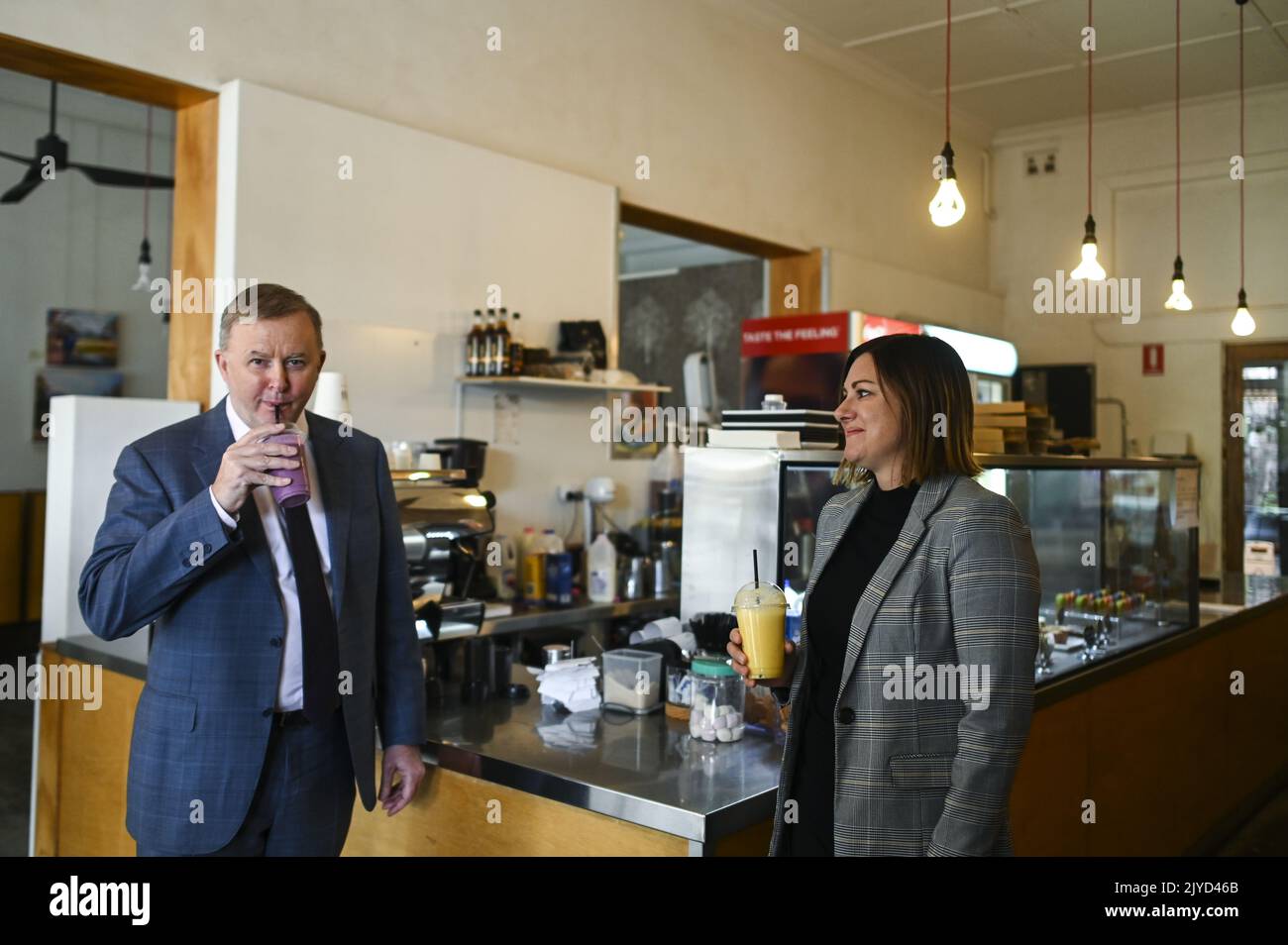 Australian Opposition Leader Anthony Albanese and Labor candidate for ...