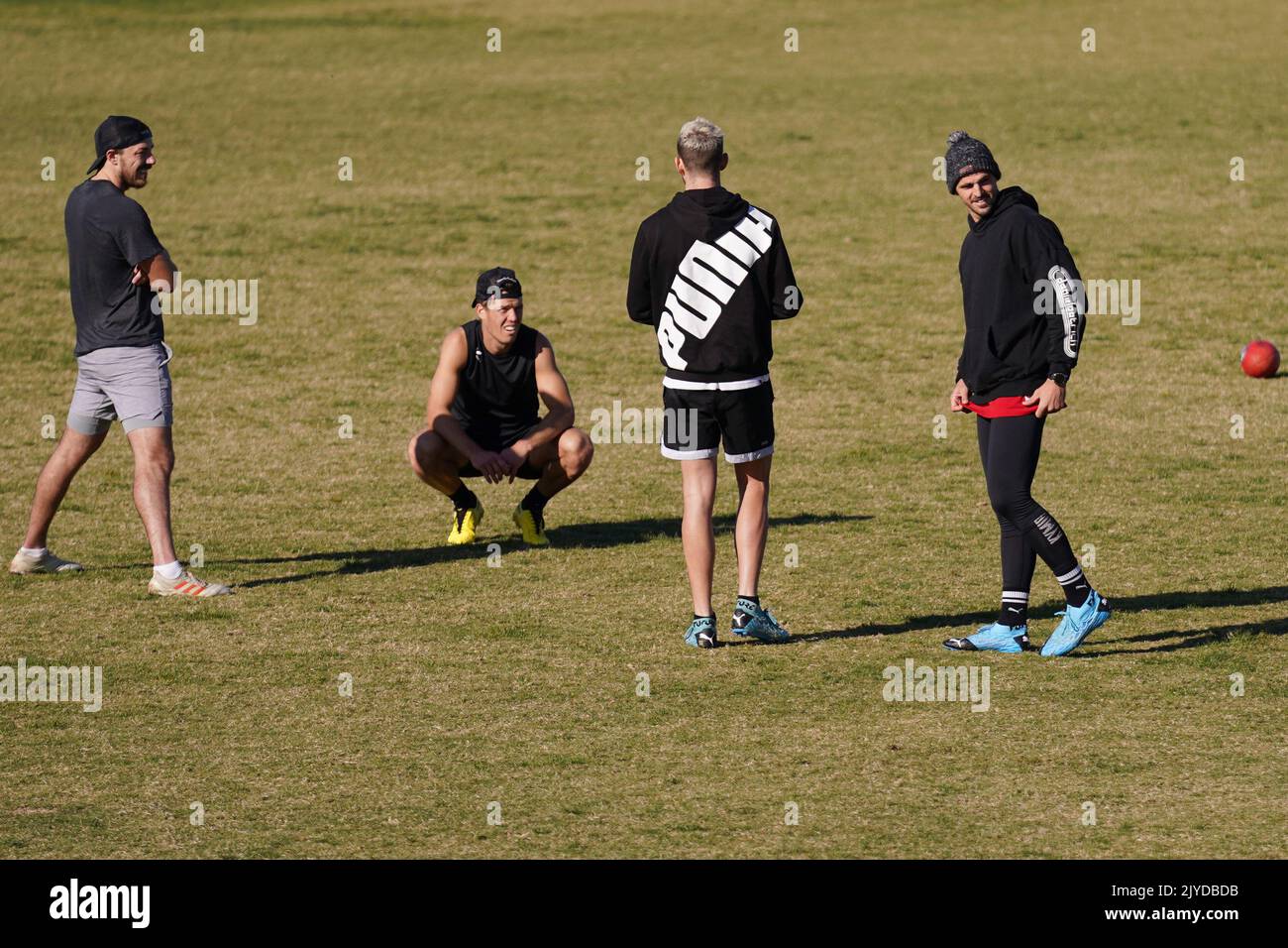 Scott Pendlebury and Jeremy Howe of the Magpies speaks to Michael ...