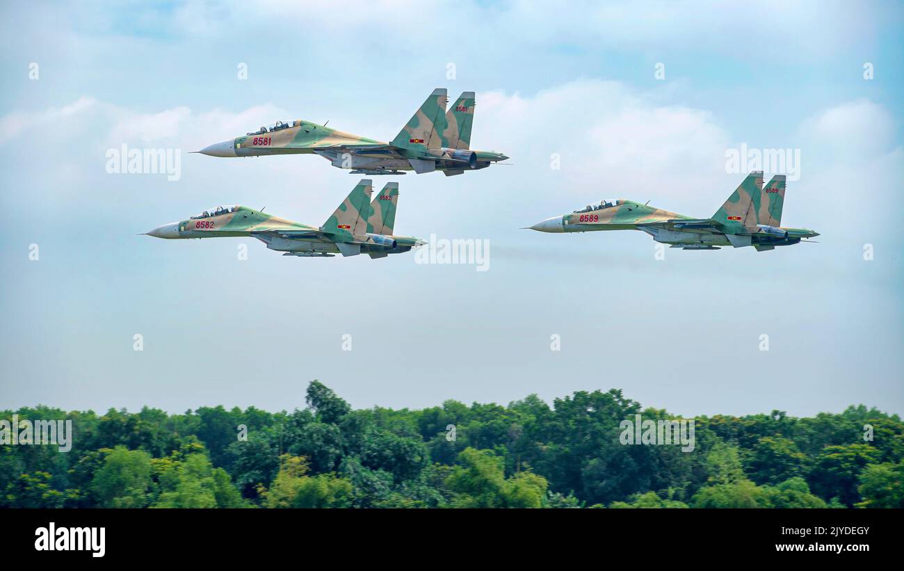sukhoi su 30 mk2 and su22M4 in demonstration flying day Stock Photo - Alamy
