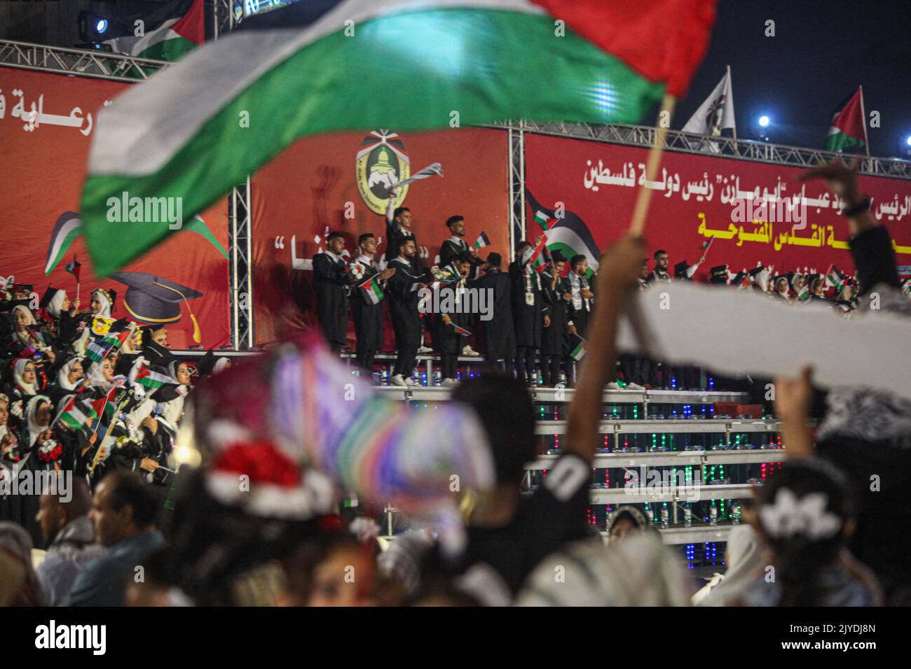 Palestinian students attend their graduation ceremony at Al-Quds Open ...