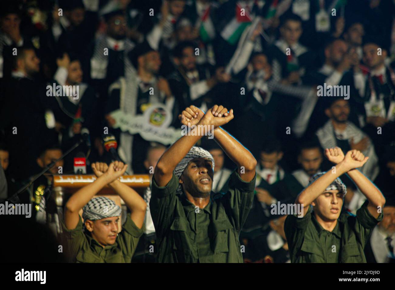 Palestinian students attend their graduation ceremony at Al-Quds Open ...