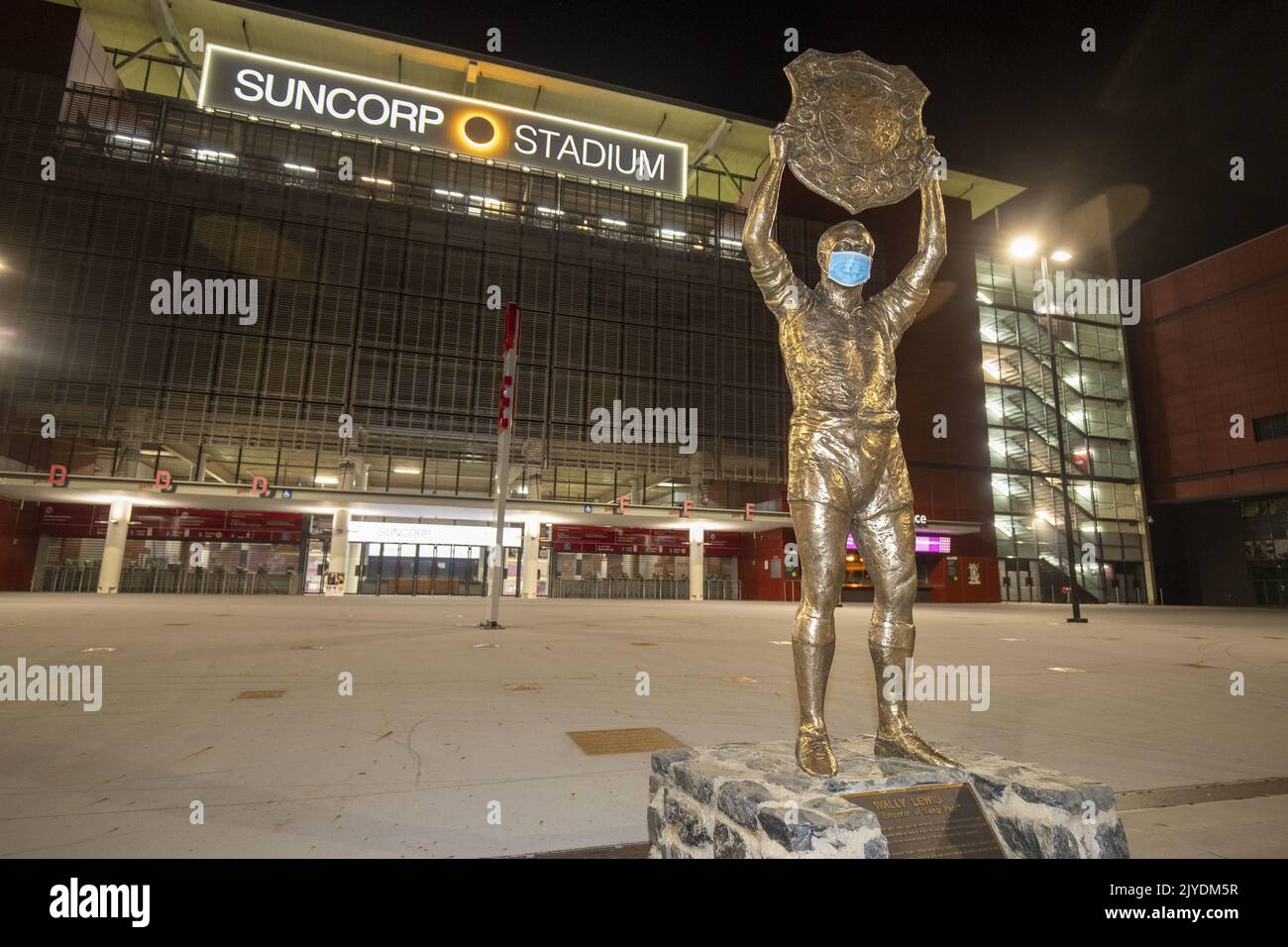 The Wally Lewis statue is seen wearing Covid-19 mask in Brisbane ...