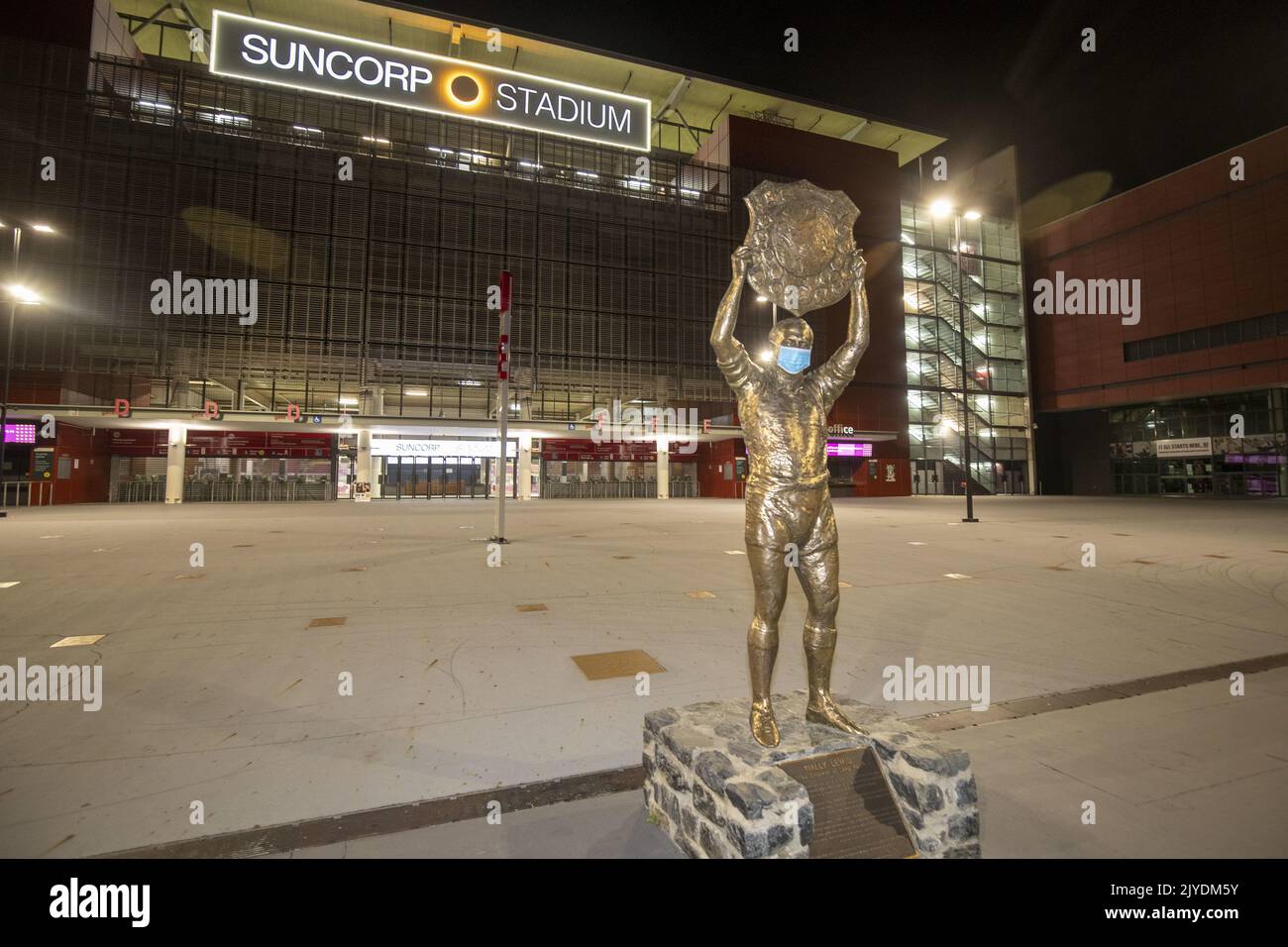 The Wally Lewis statue is seen wearing Covid-19 mask in Brisbane ...