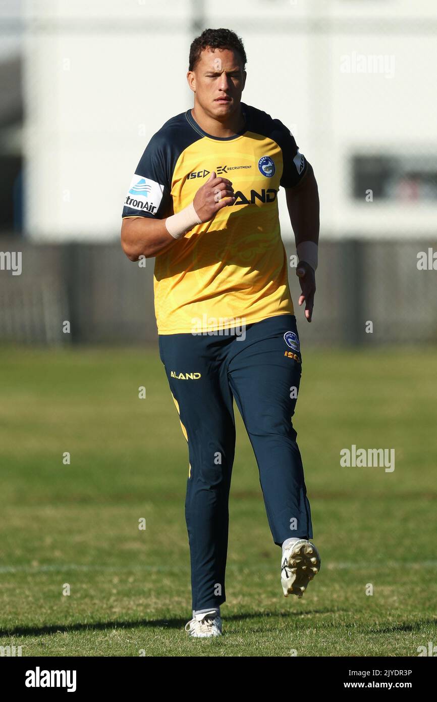 Kane Evans of the Eels warms up during a Parramatta Eels training ...