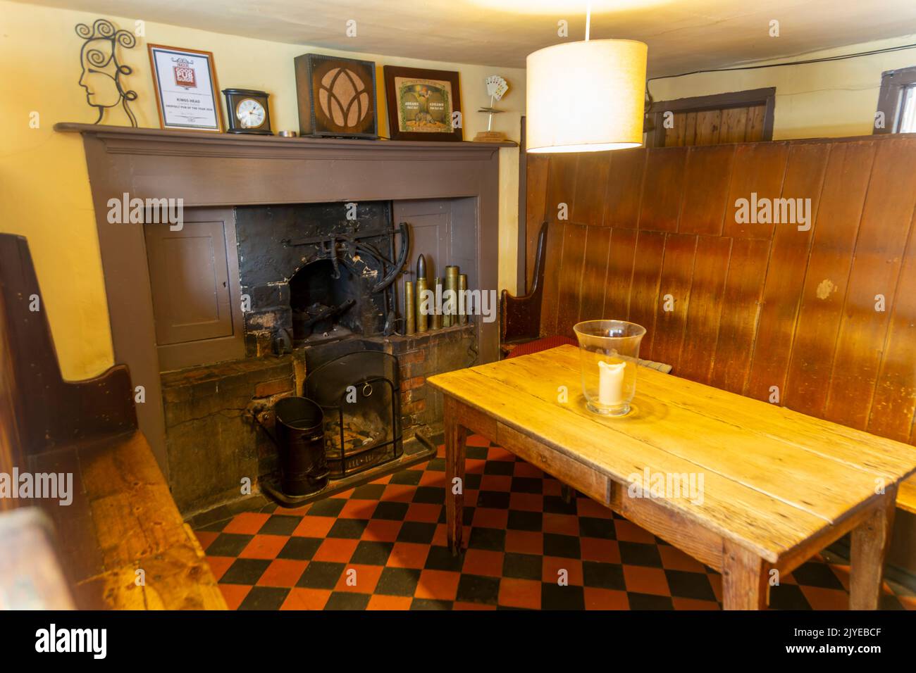 Traditional interior of Kings Head village pub, the Low House, Laxfield ...
