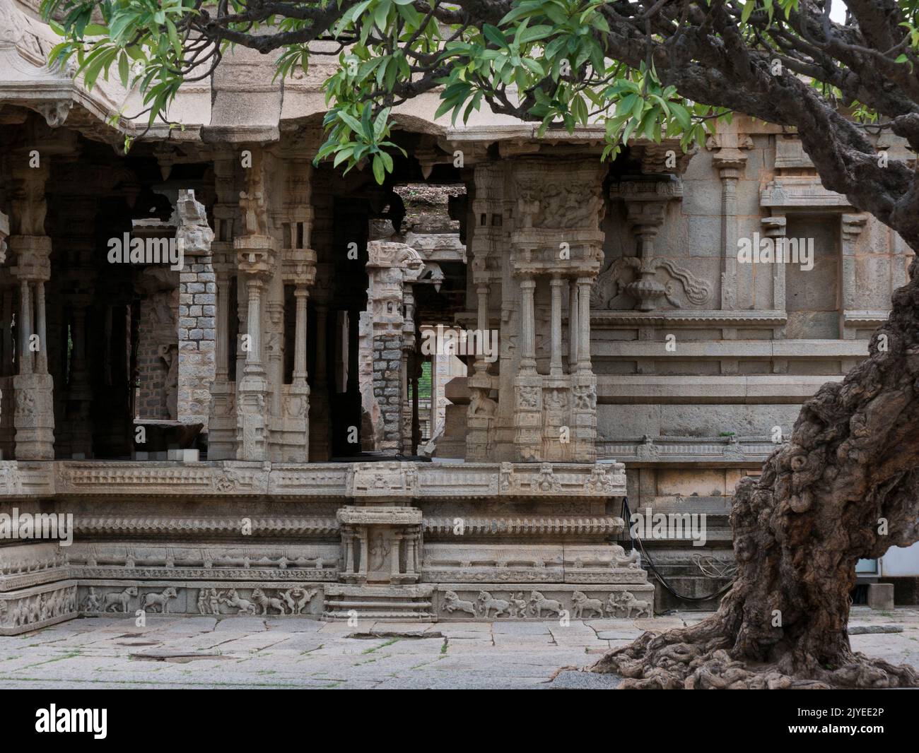 Details of ancient Vitthala Temple and his musical pillars at Hampi ...