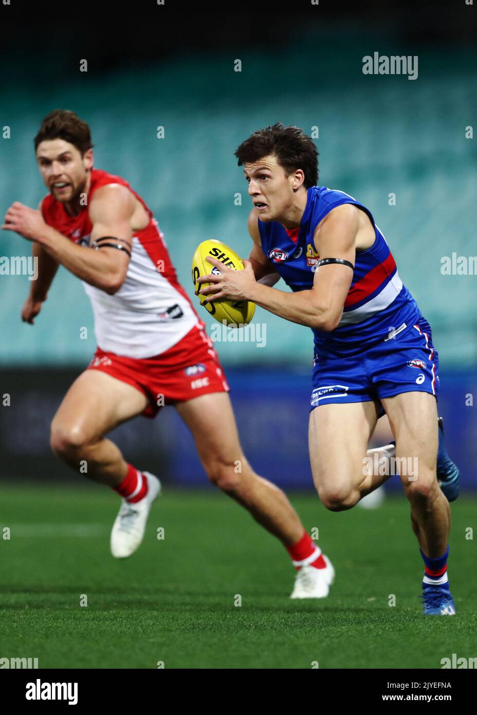Patrick Lipinski of the Bulldogs controls the ball during the Round 4 ...