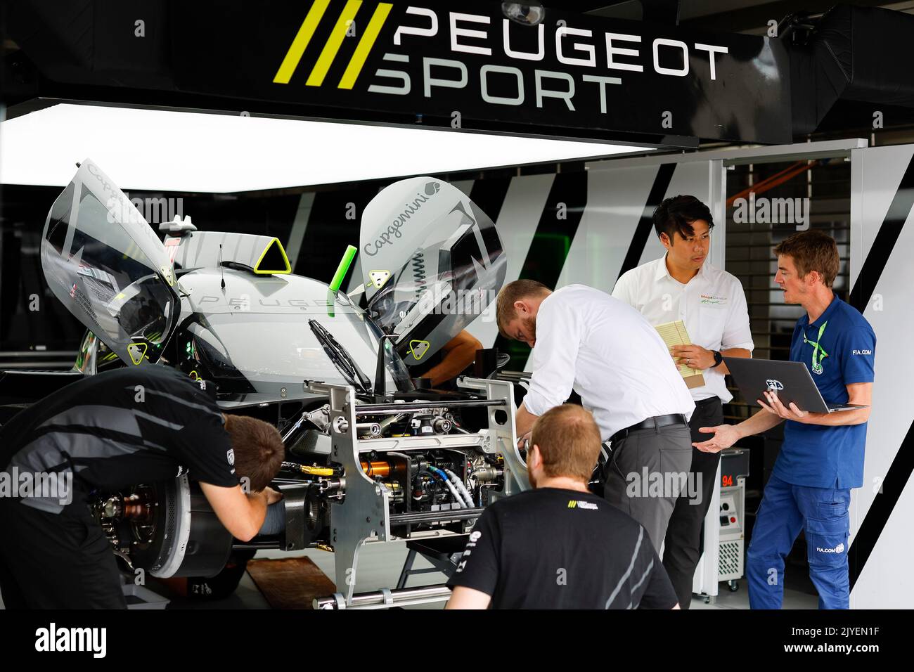 scrutineering, verifications techniques, FIA, Peugeot TotalEnergies ...