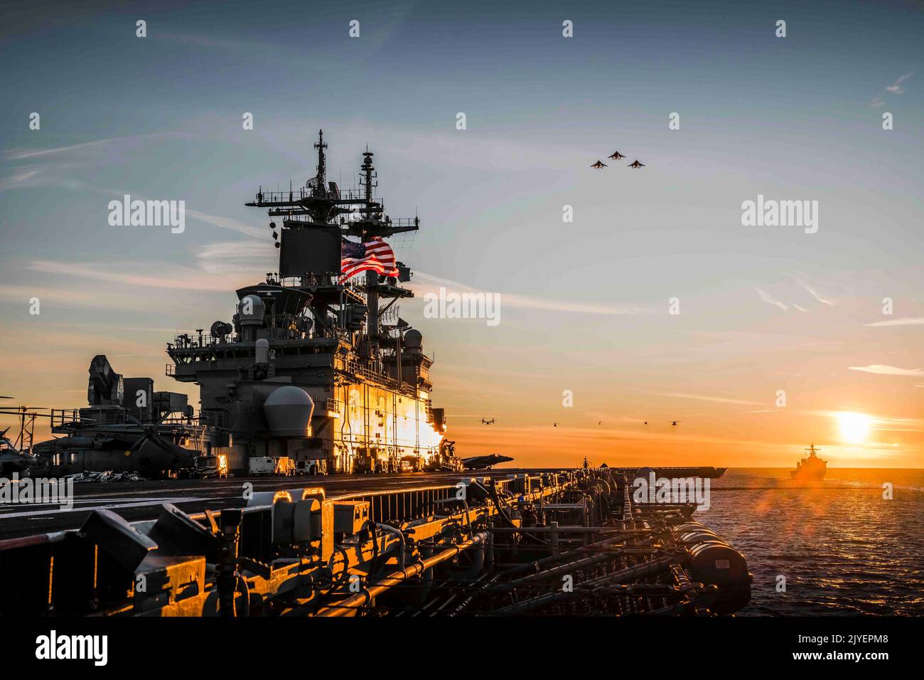 Amphibious command ships hi-res stock photography and images - Alamy