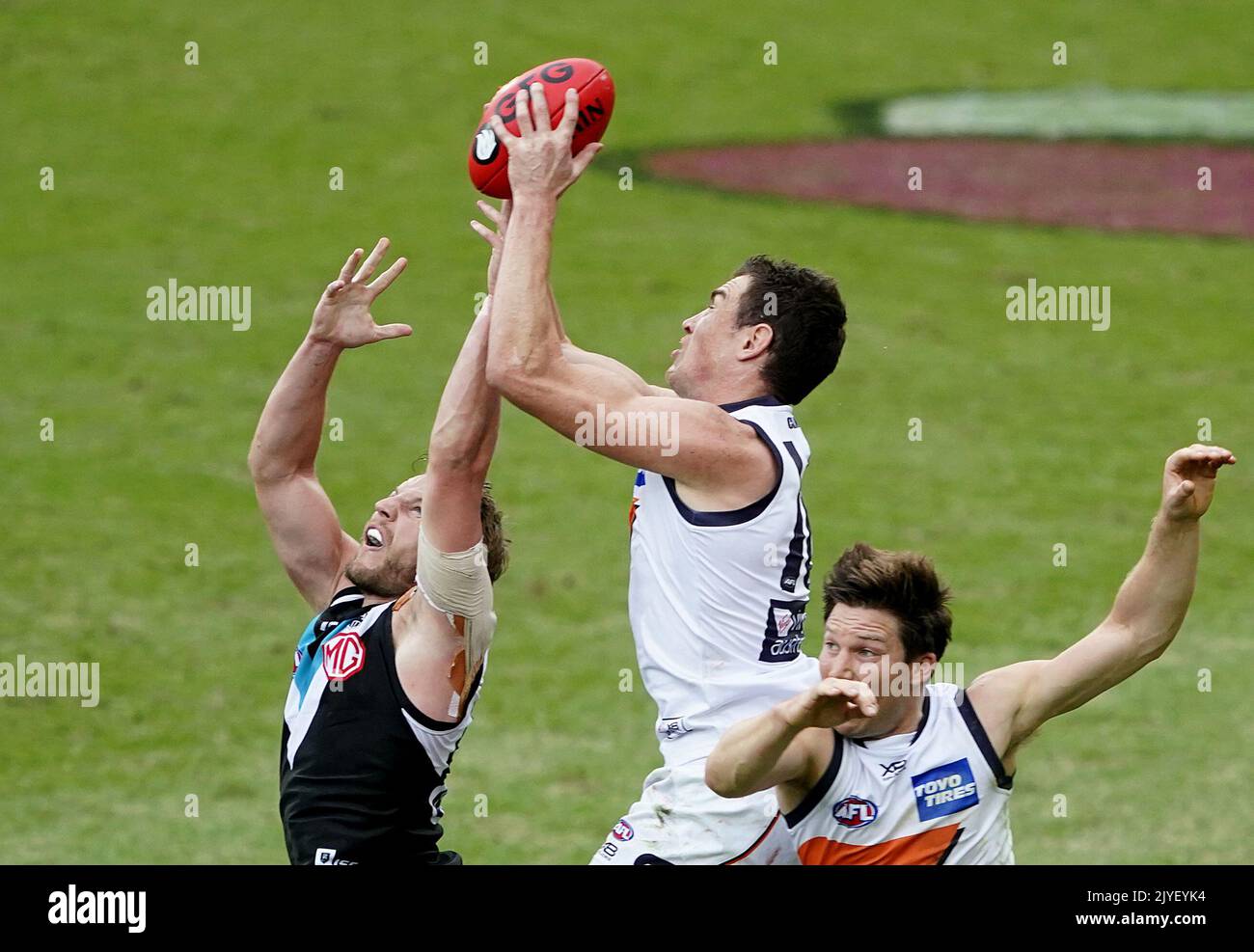 Jeremy Cameron of the Giants marks the ball during the Round 6 AFL ...