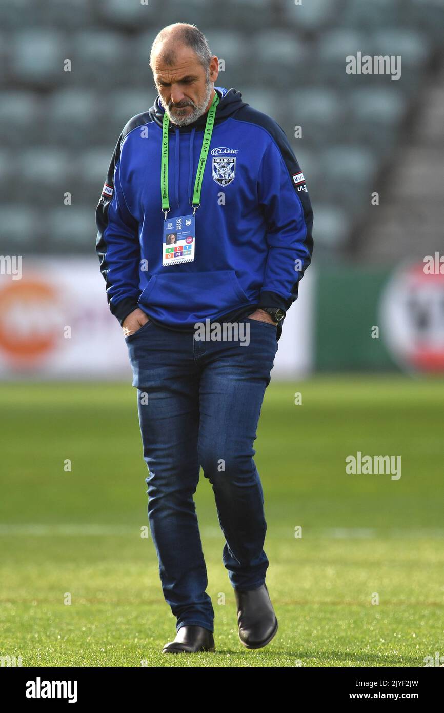 Bulldogs coach Steve Georgallis watches his players warm up ahead of ...