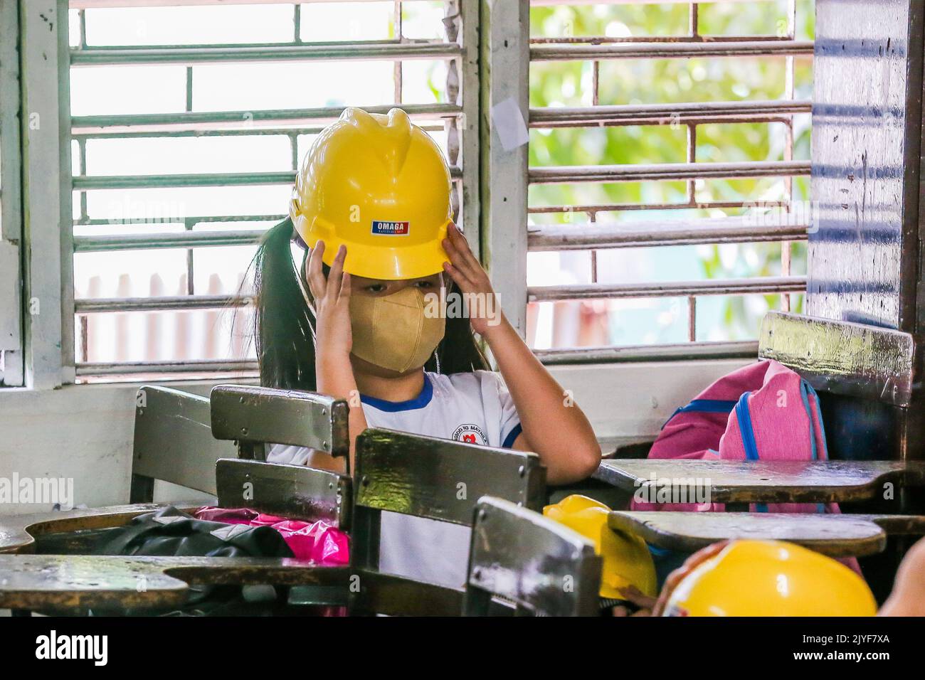 Manila, Philippines. 8th Sep, 2022. A student wearing a hard hat ...