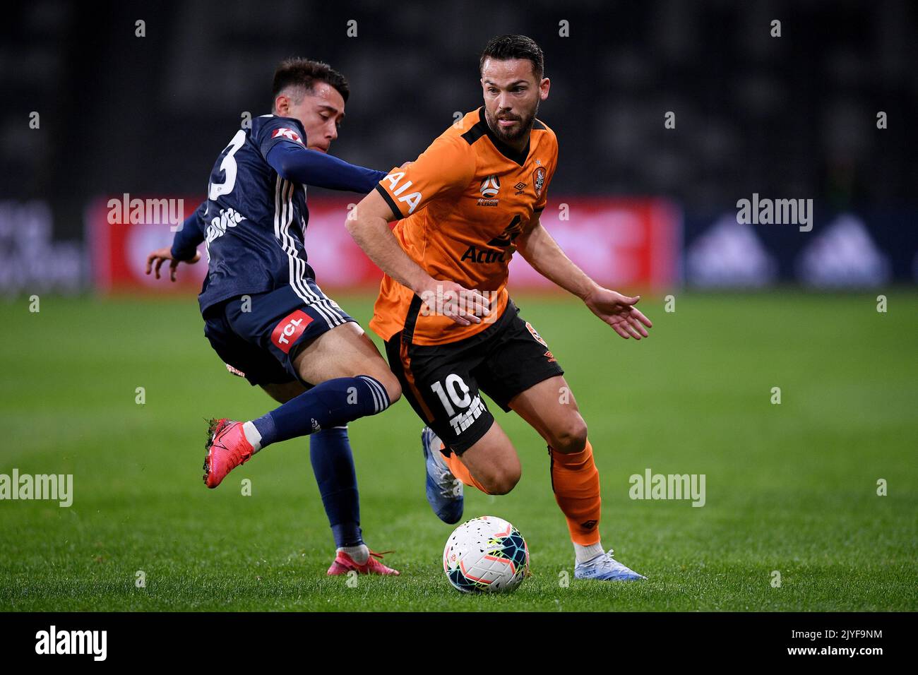 Bradden Inman of the Roar competes for possession with Luis Lawrie ...
